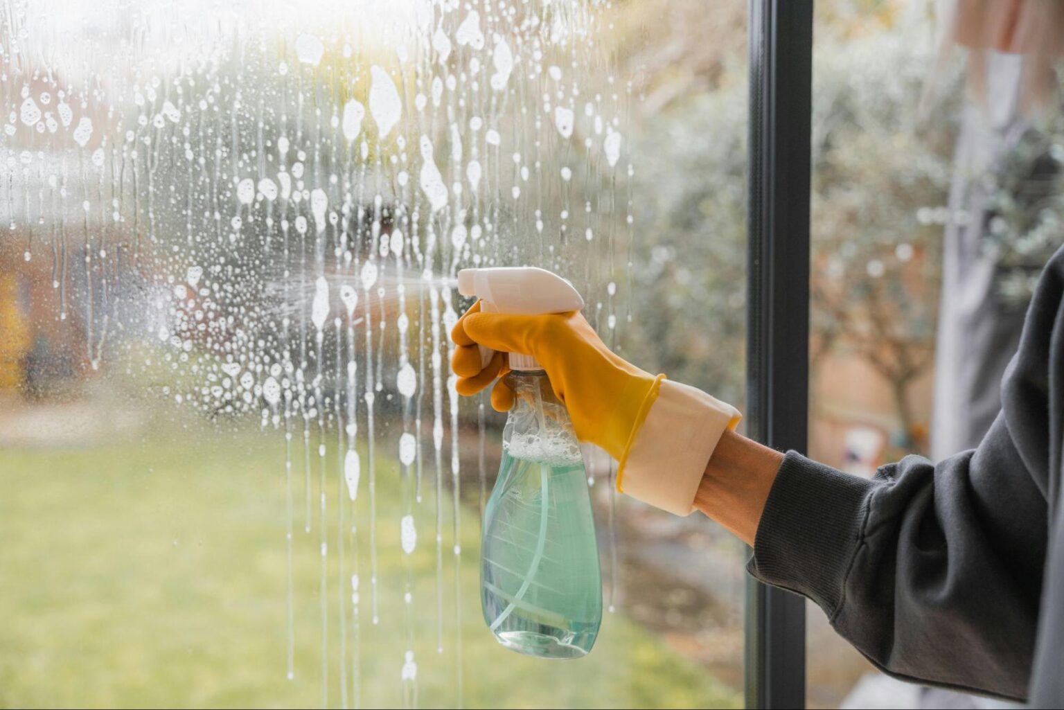 How to Clean Windows: Best Practices for Interior and Exterior