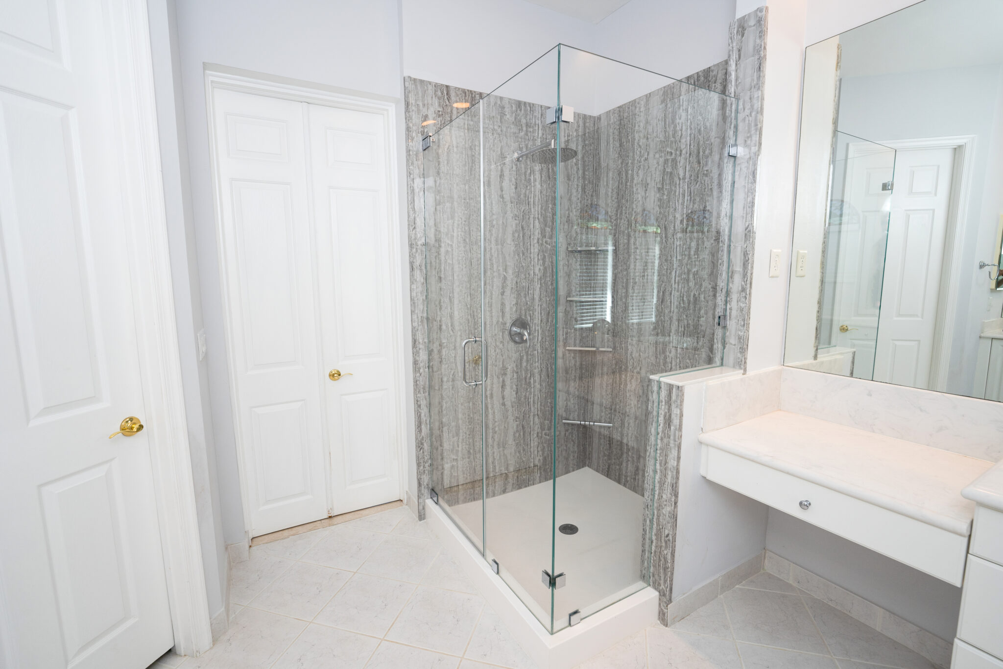 Best Walk-In Showers for Seniors: A Practical Buying Guide